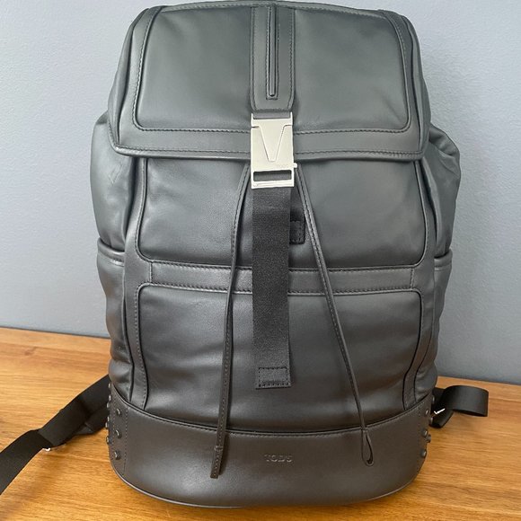 Tod's | Bags | Tods Italy Black Leather Backpack Xbmtdsg930nd6b999 ...